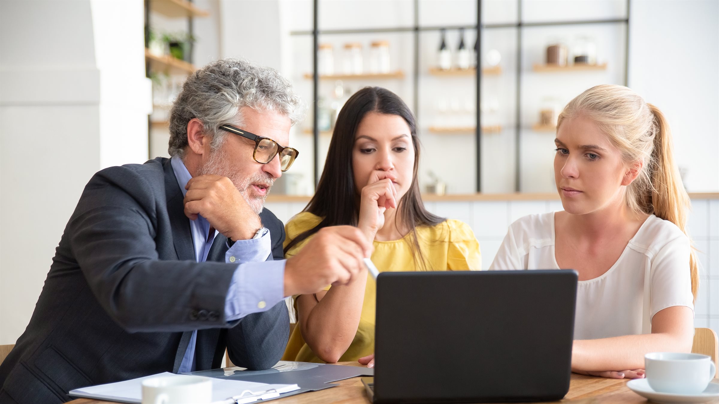 Je staat er niet alleen voor We helpen je graag! - Wacht niet op water